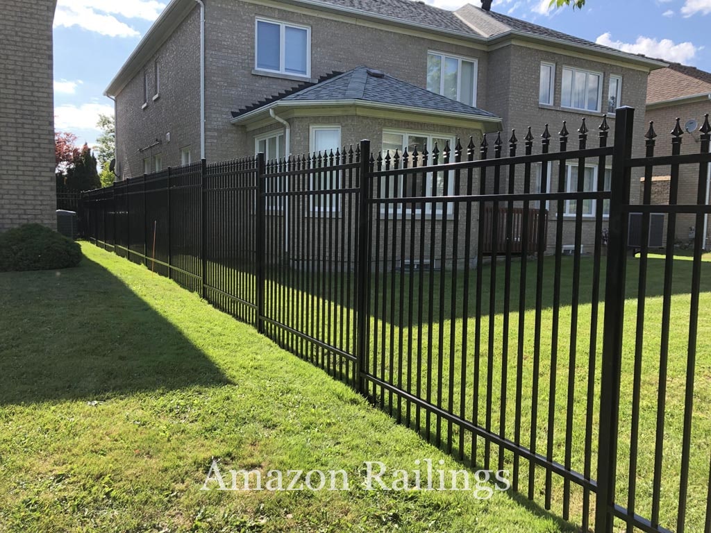 How to Choose the Right Picket Fences for Your Home